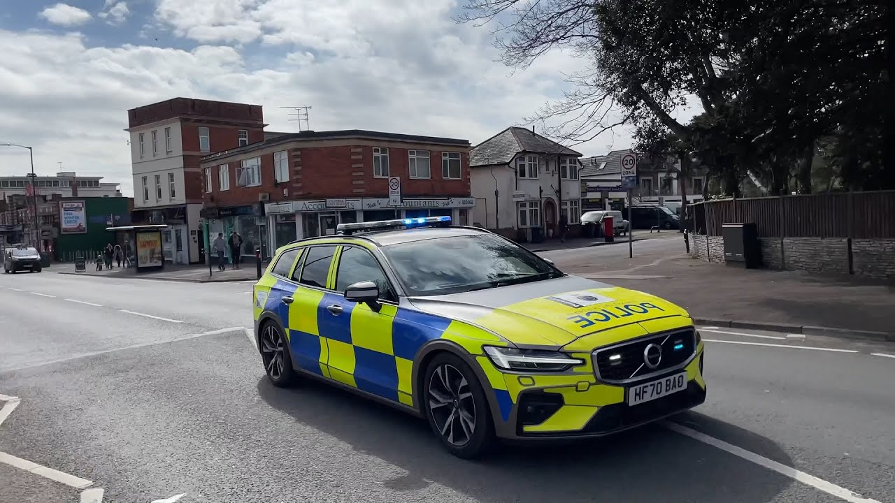 **AWESOME LIVERY** Dorset Police Volvo V60 IRV Responding Through ...