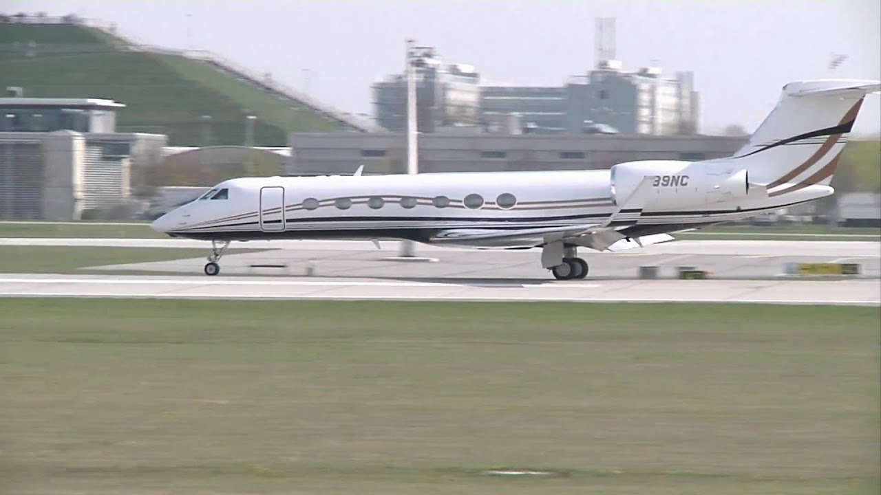 Gulfstream Aerospace Gulfstream V (twin-jet) wells-fargo - YouTube