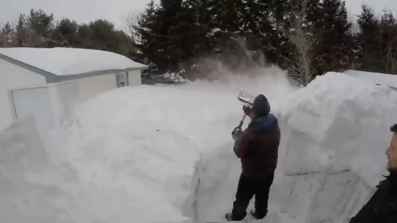 Moncton Snow Storm - 2 Men 1 Shovel - Time Lapse - YouTube