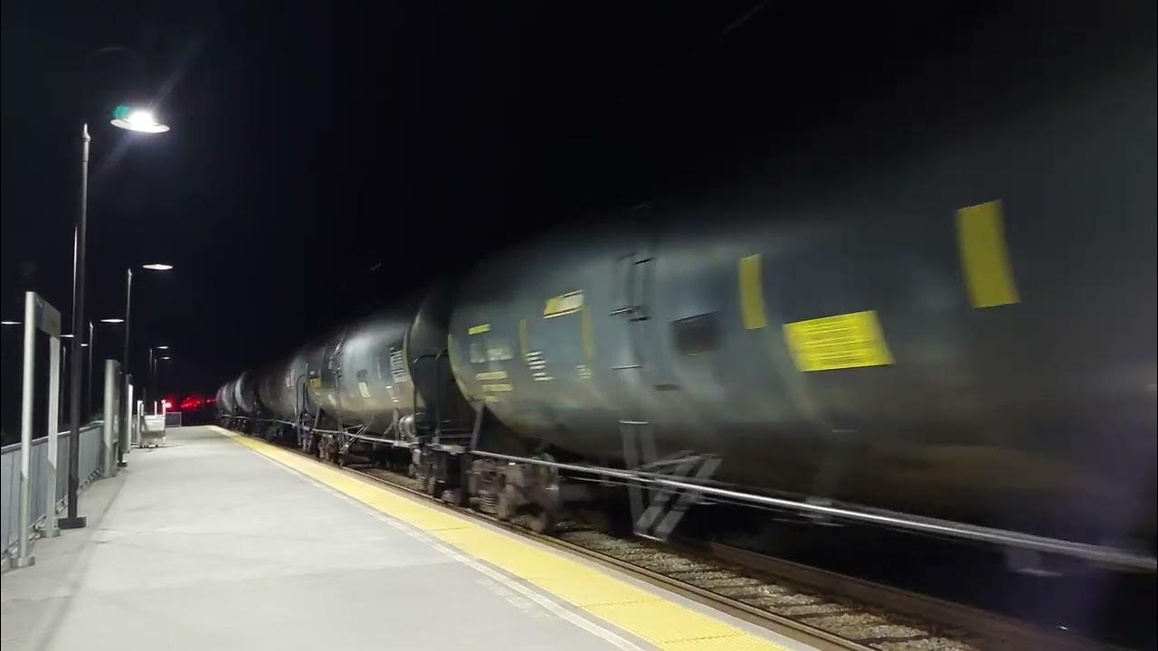 NS AC44C6M #4486 leads 242 w/ friendly crew!! - YouTube