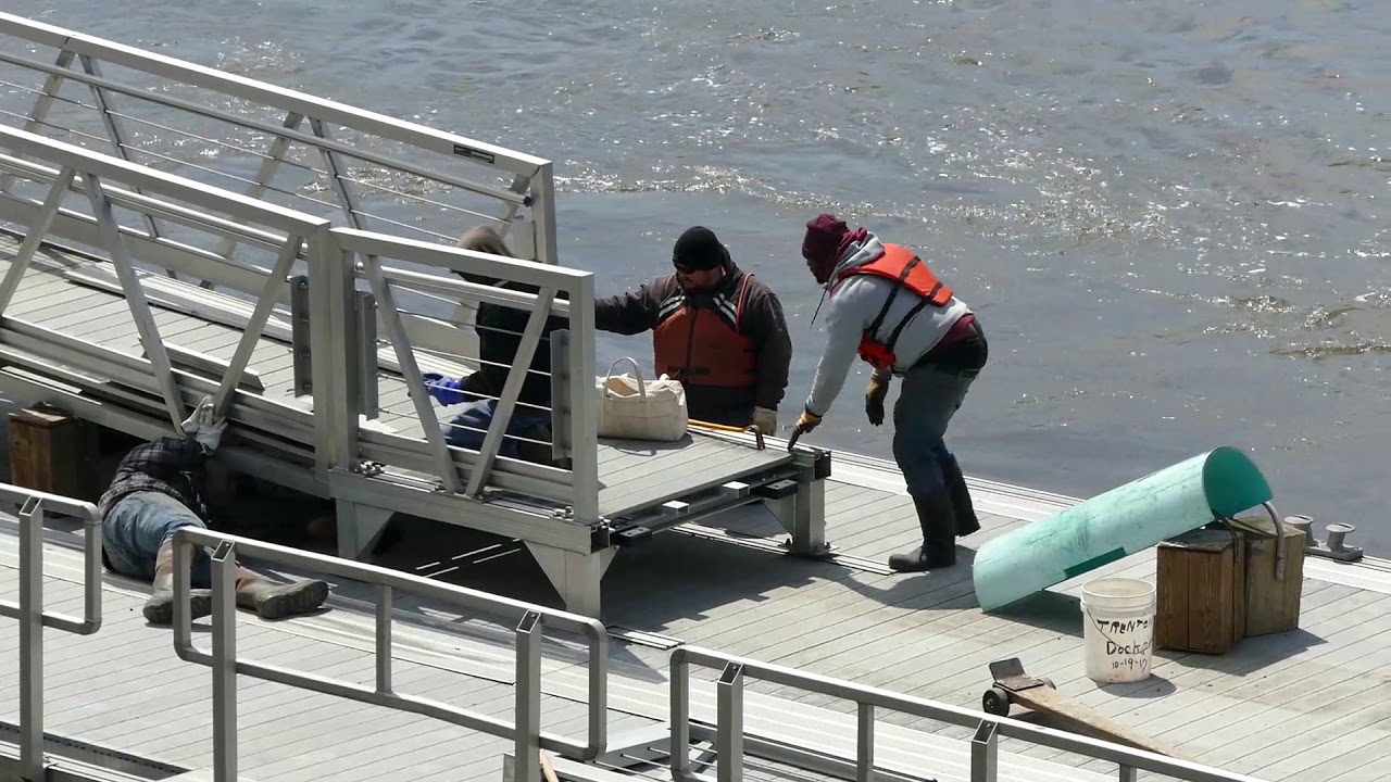 Docks in installed in Delaware River - sign of spring, 2018? - YouTube