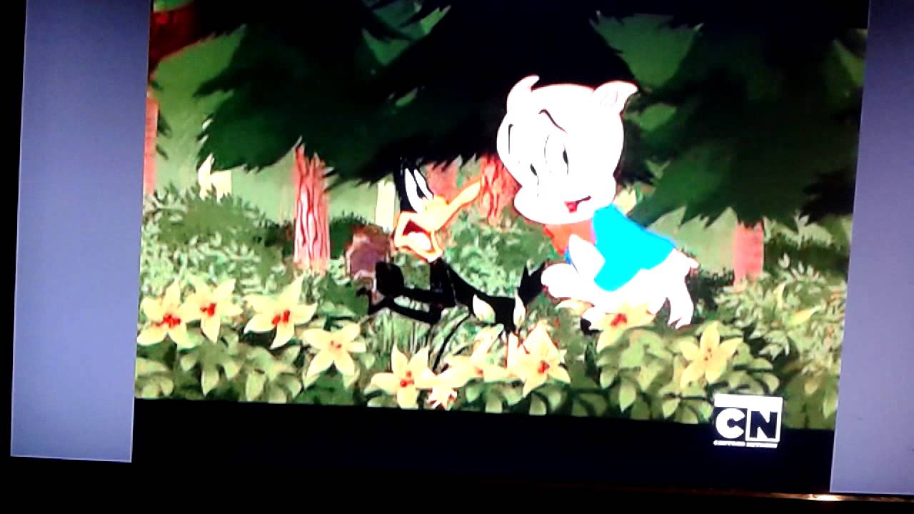 Looney Tunes show daffy takes off his beak - YouTube