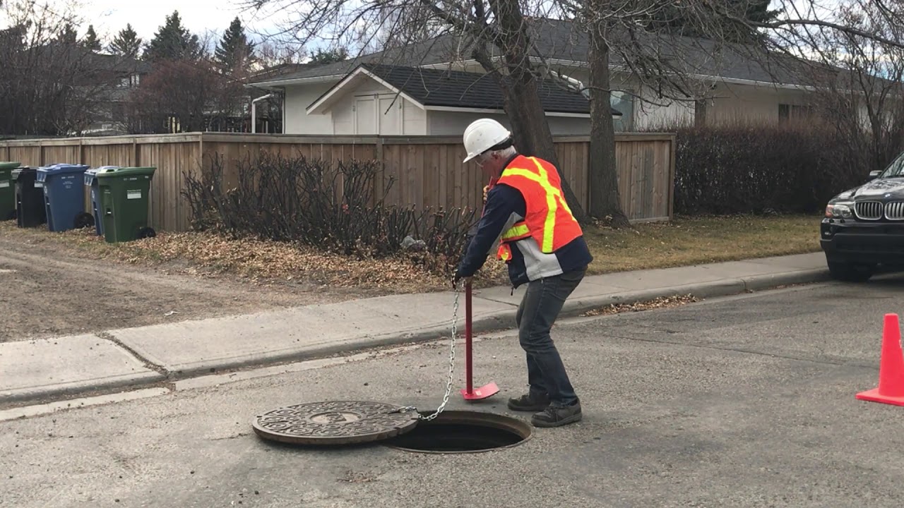 Camlift Tool Universal Manhole Opener - YouTube