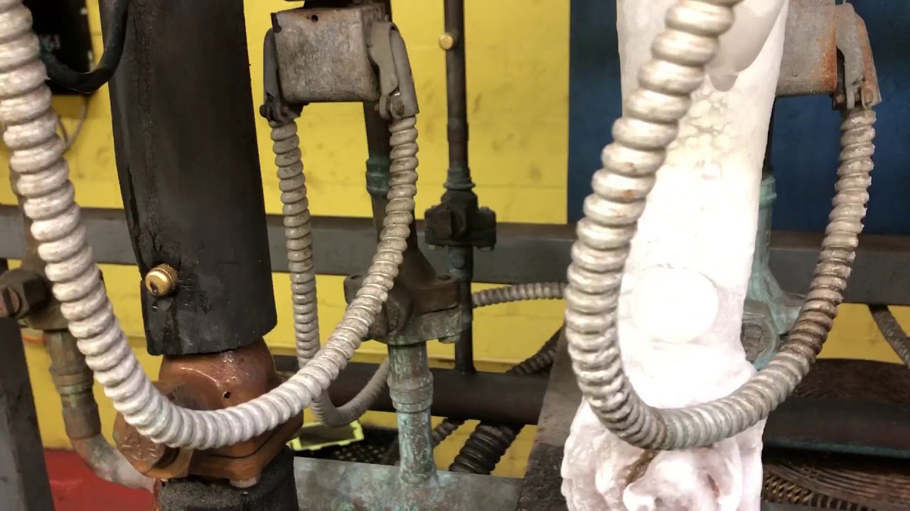 How refrigerant flows through a Rack system - YouTube