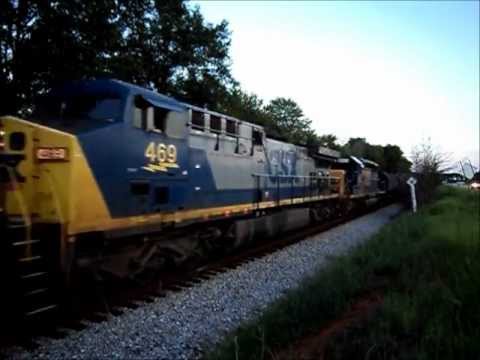CSX 469 leads CSX Q614 in Palmetto, GA - YouTube