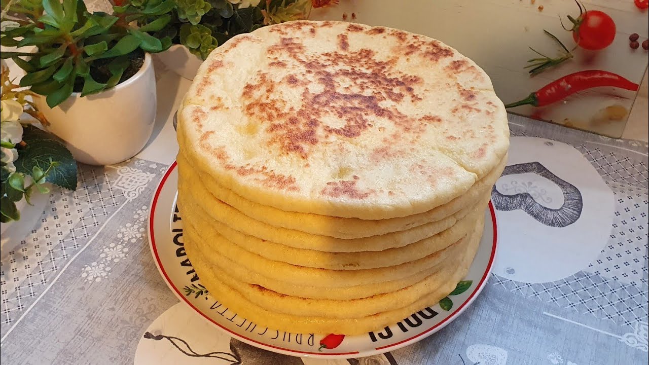 Is this a thing in your country? Using bread as a spoon to collect the ...