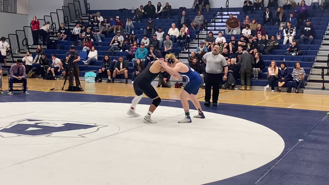 Aptos wrestler Levi Slay vs Santa Cruz’s Daniel Felix - YouTube