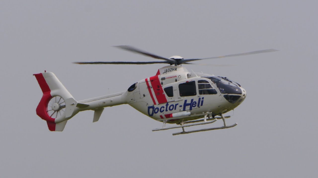 北宇都宮駐屯地 Doctor-Heli ユーロコプターEC135P2 JA02HA Fly-in - YouTube