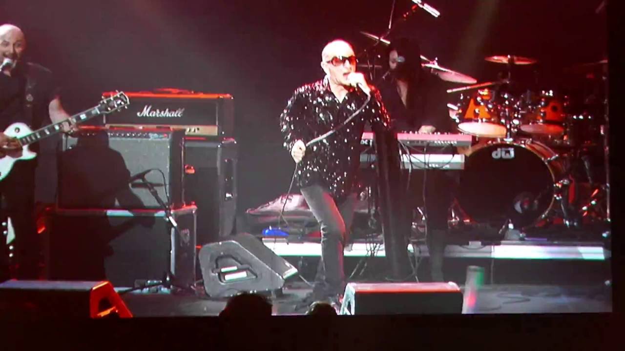 Men Without Hats "Safety Dance" 80's Weekend Night 2Ug 13, 2016 - YouTube