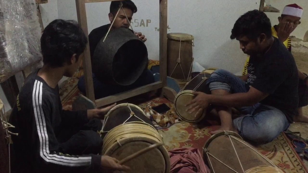 Gendang Silat Pahang Di Bangsal Seni Silat Sendeng Asli Pahang - YouTube