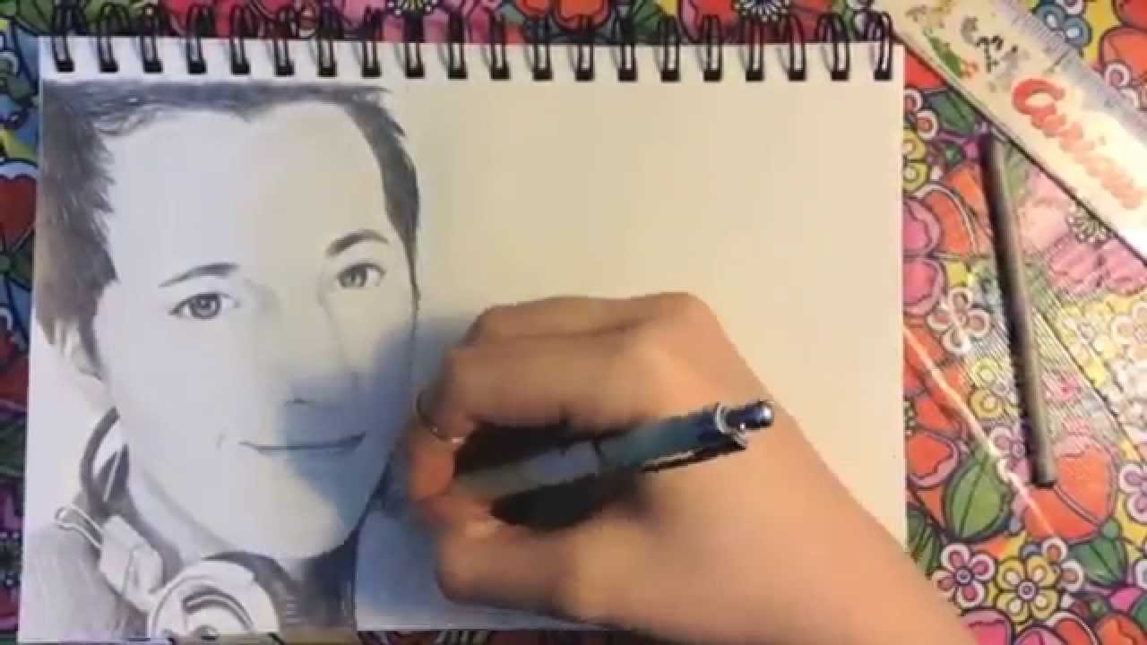 Drawing Destery Smith (CapnDesDes) - YouTube