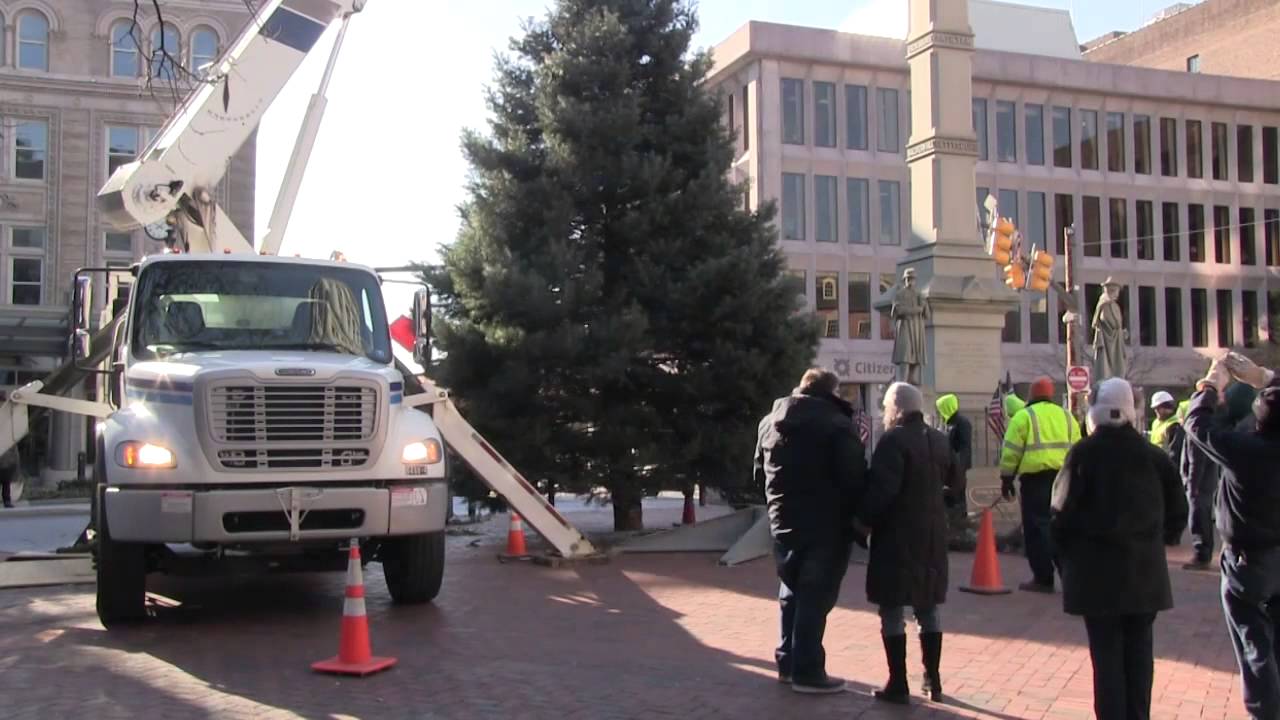 Lancaster's Christmas tree arrives in Penn Square - YouTube