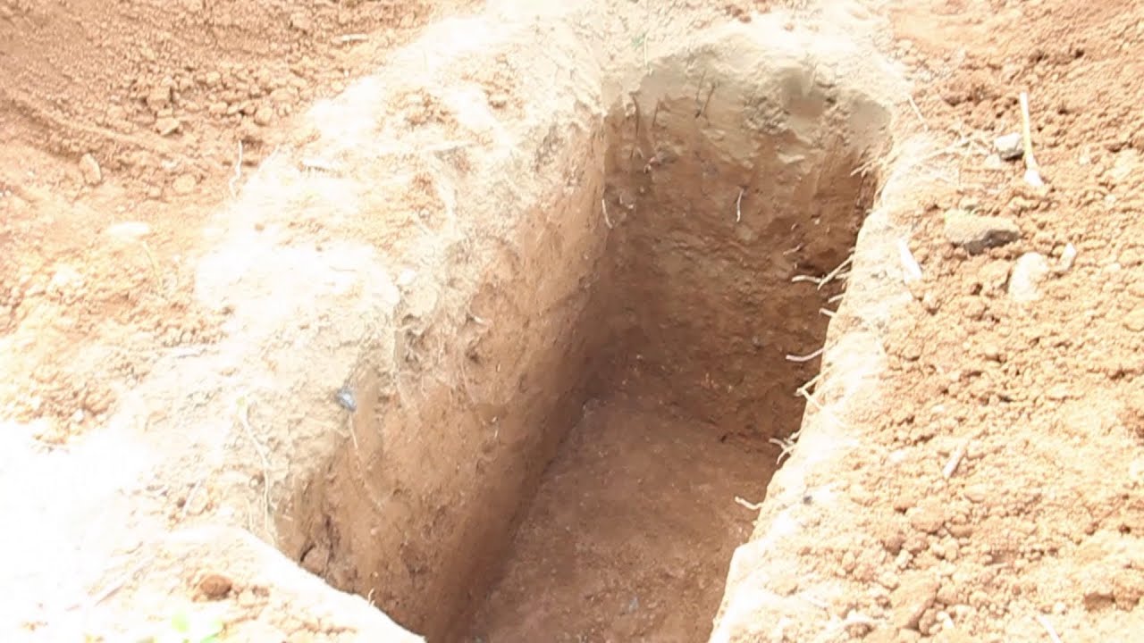 Unusual burial ceremony in Nigeria - YouTube