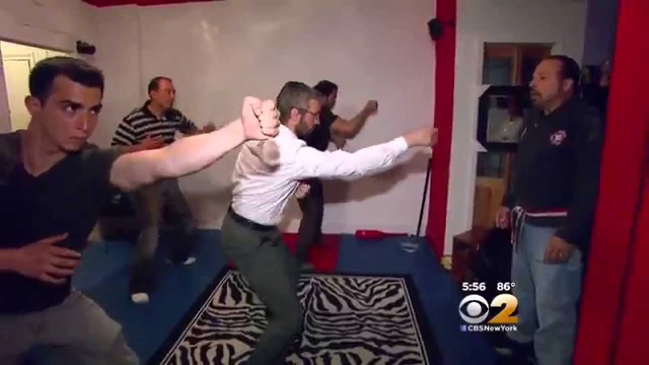 Orthodox Jews Taking Jiu Jitsu Lessons for Self Defense - YouTube