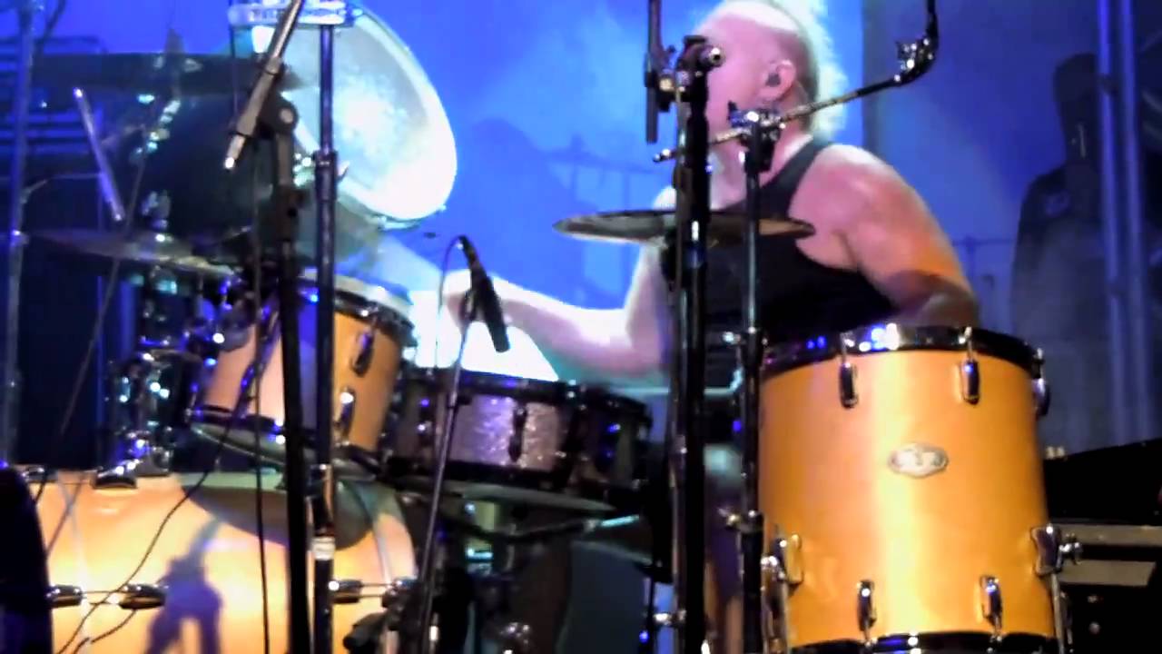 Tarja Turunen - Mike Terrana (drum solo) - Brasília/Brazil 2011 - YouTube