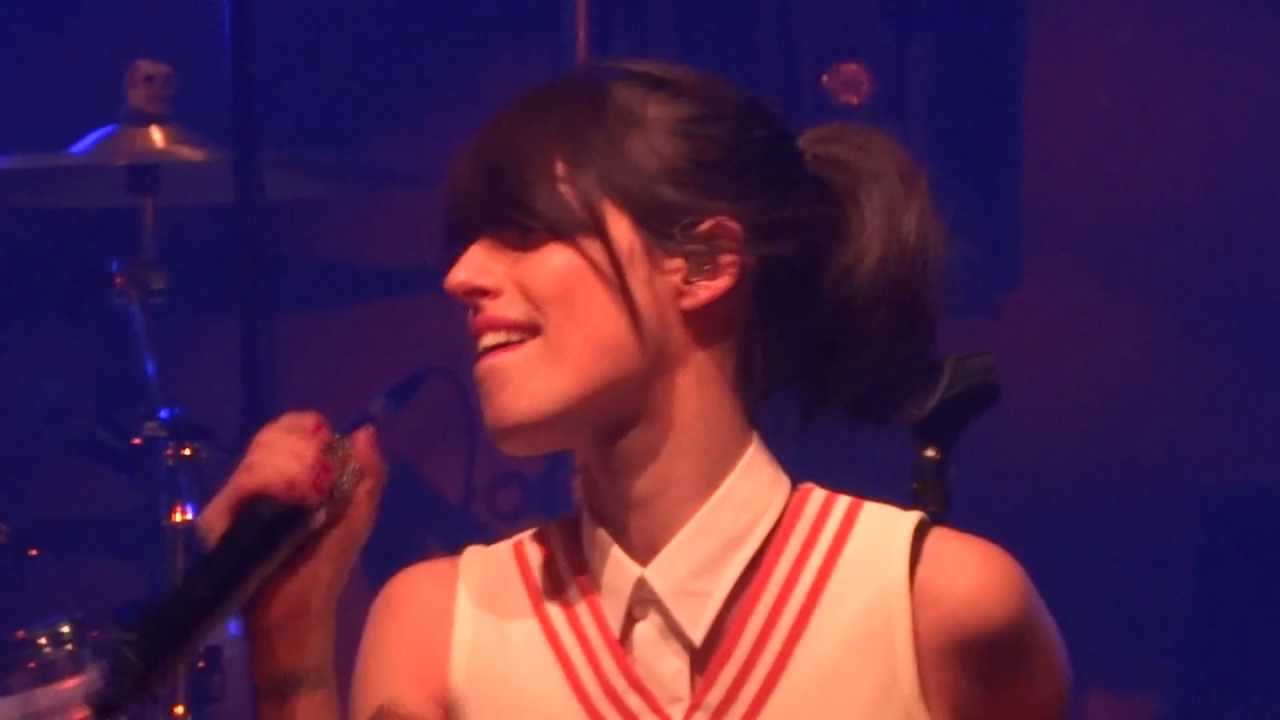 superbus lola rouen 01 12 2012 - YouTube