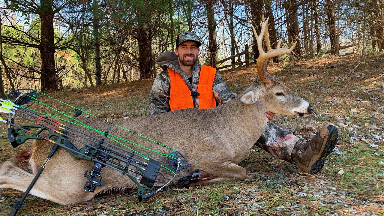 Gnarly Buck at 9 Yards! | Kentucky Bowhunting - YouTube