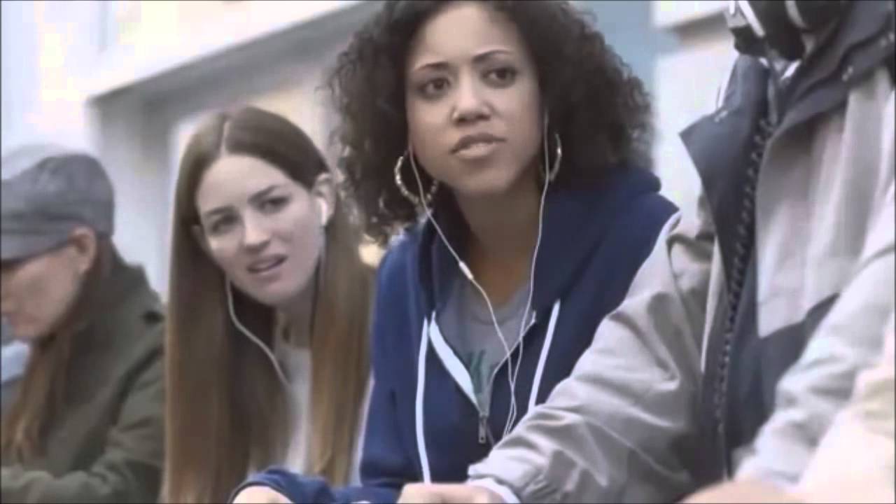 The funniest Smartphone War: Apple vs. Samsung - YouTube