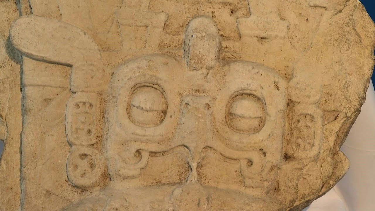 Guatemala recupera uma estela maia | AFP - YouTube