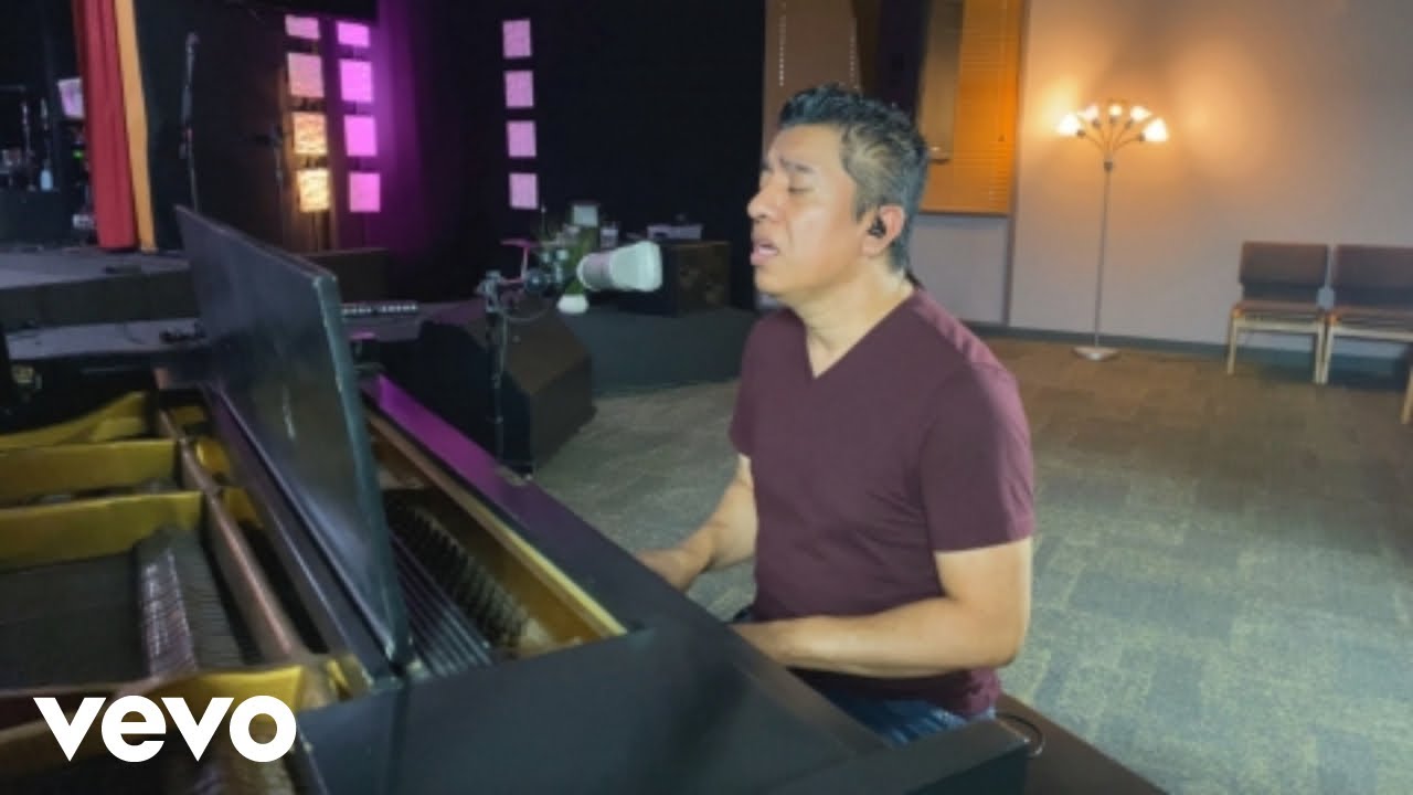 Omar Velasquez - Yo Quiero Más y Más - YouTube