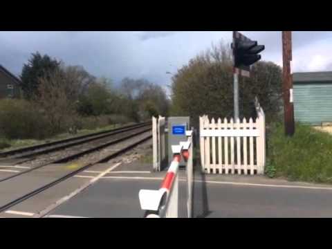 Morris Hill Level Crossing (Gloucs) Saturday 30.04.2016 - YouTube