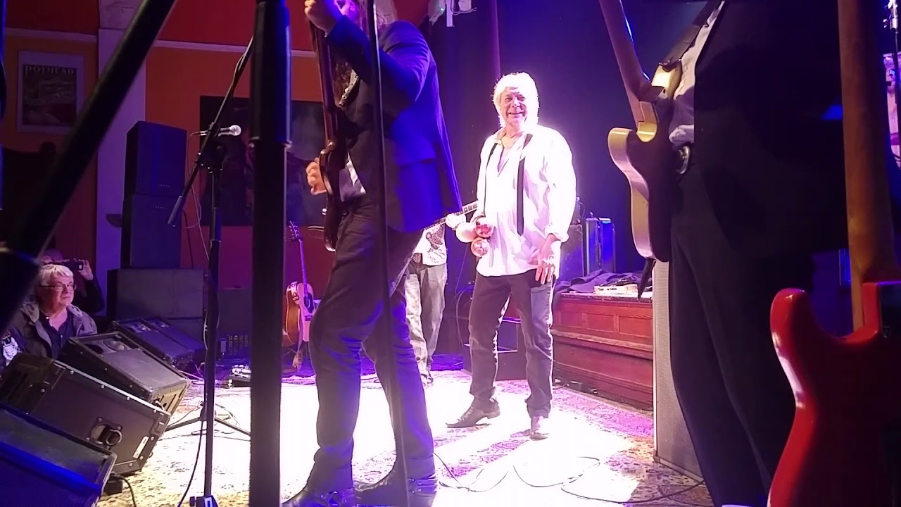 THE PRETTY THINGS - ROADRUNNER @ Piano Dortmund - YouTube