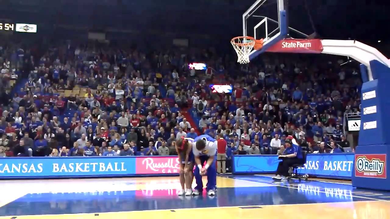 TFB::Dunks:: Werm's Funny Dunk at Kansas University..(Ball to head ...