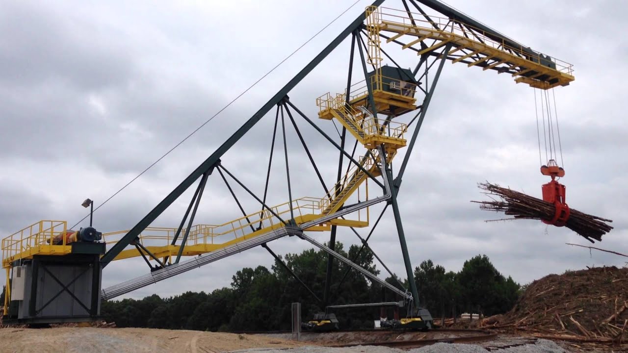125’ Crane Unloading Trucks and Feeding A Chute - YouTube