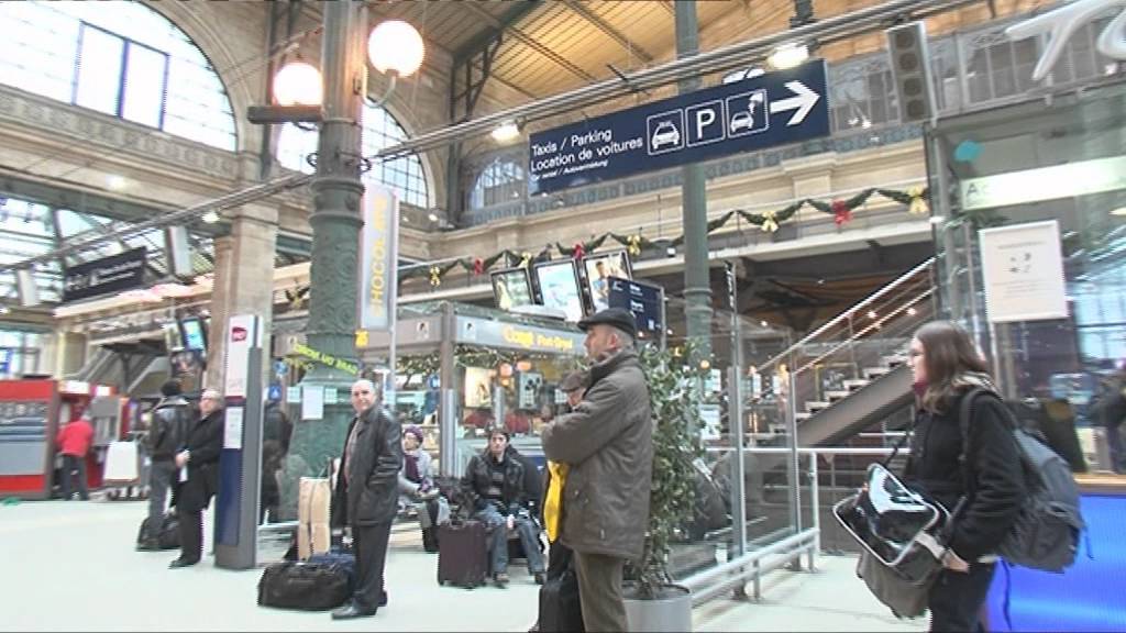 How to make a train connection in Paris - YouTube