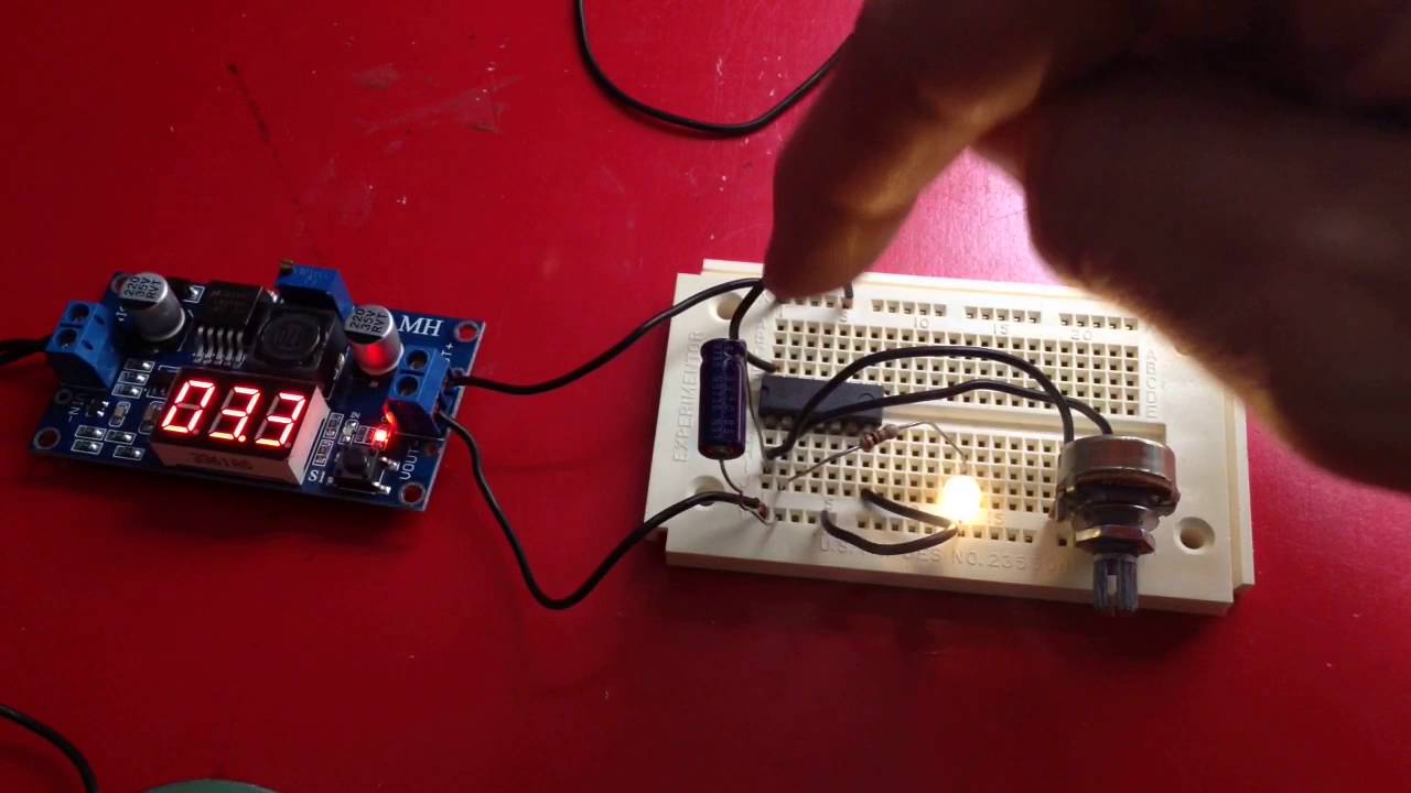 My LED Schmitt Trigger 40106 Oscillator Works - YouTube