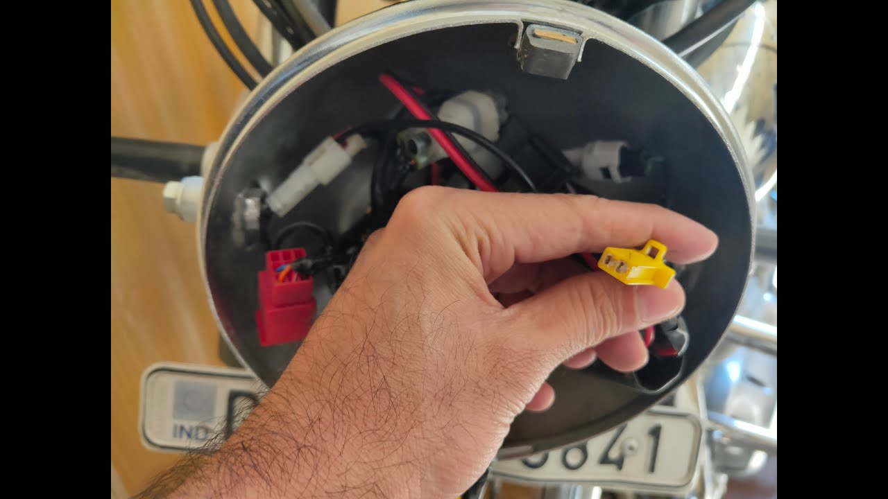 RE Interceptor/GT 650- Using the Accessory Socket. - YouTube