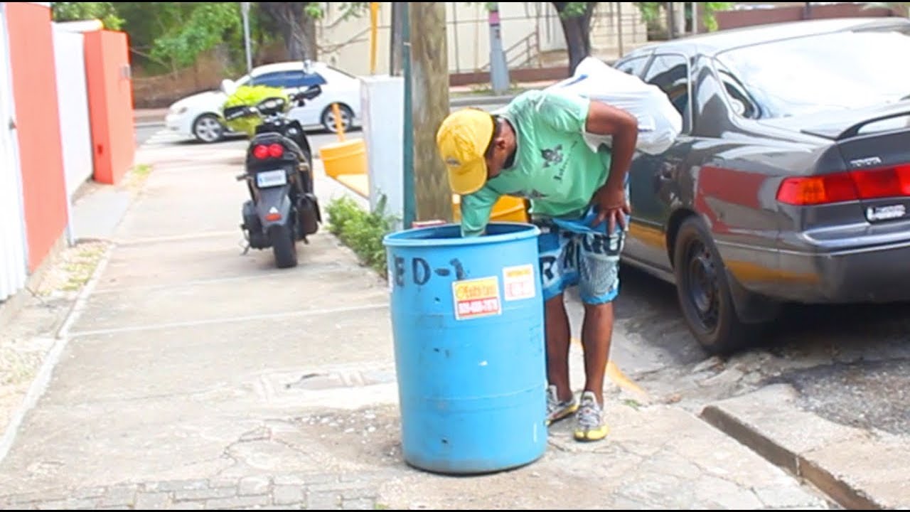 ¿Qué hace un MENDIGO con el DINERO y la COMIDA? (EXPERIMENTO SOCIAL ...