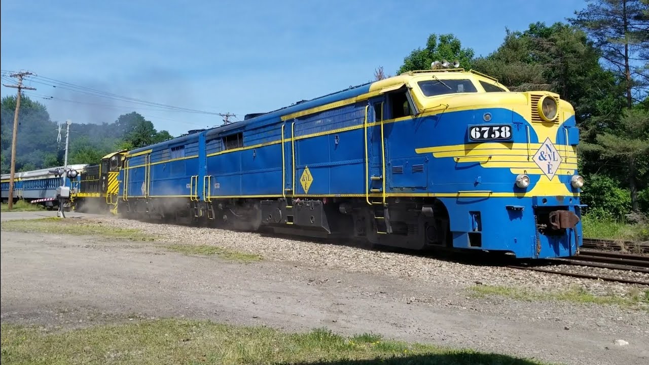 New York & Lake Erie Railroad Triple Header speed Runby in Gowanda,Ny ...
