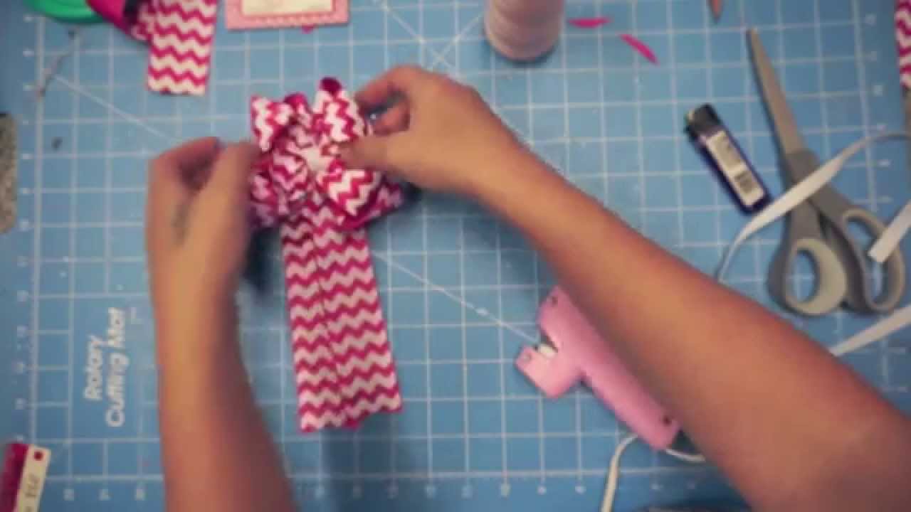 Tails Down Cheerleading Hair Bow Tutorial with Artemis in Love - YouTube