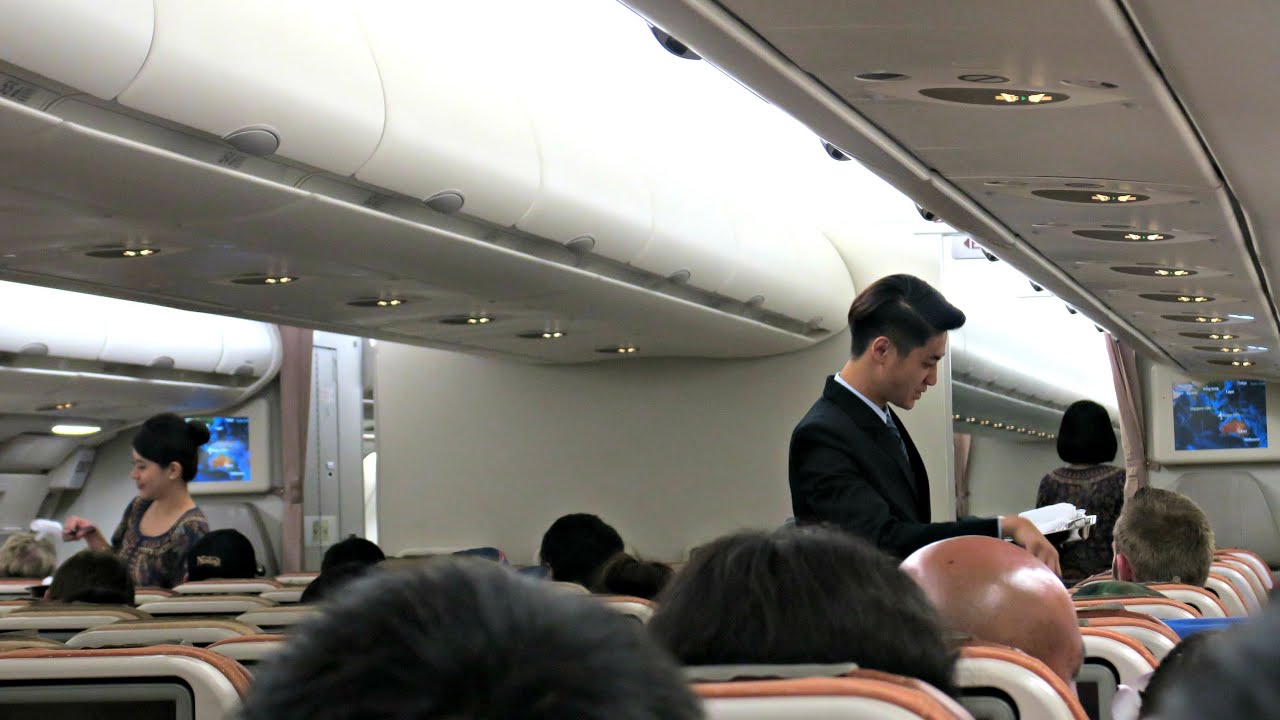 Singapore Airlines Flight Experience: SQ949 Denpasar to Singapore - YouTube