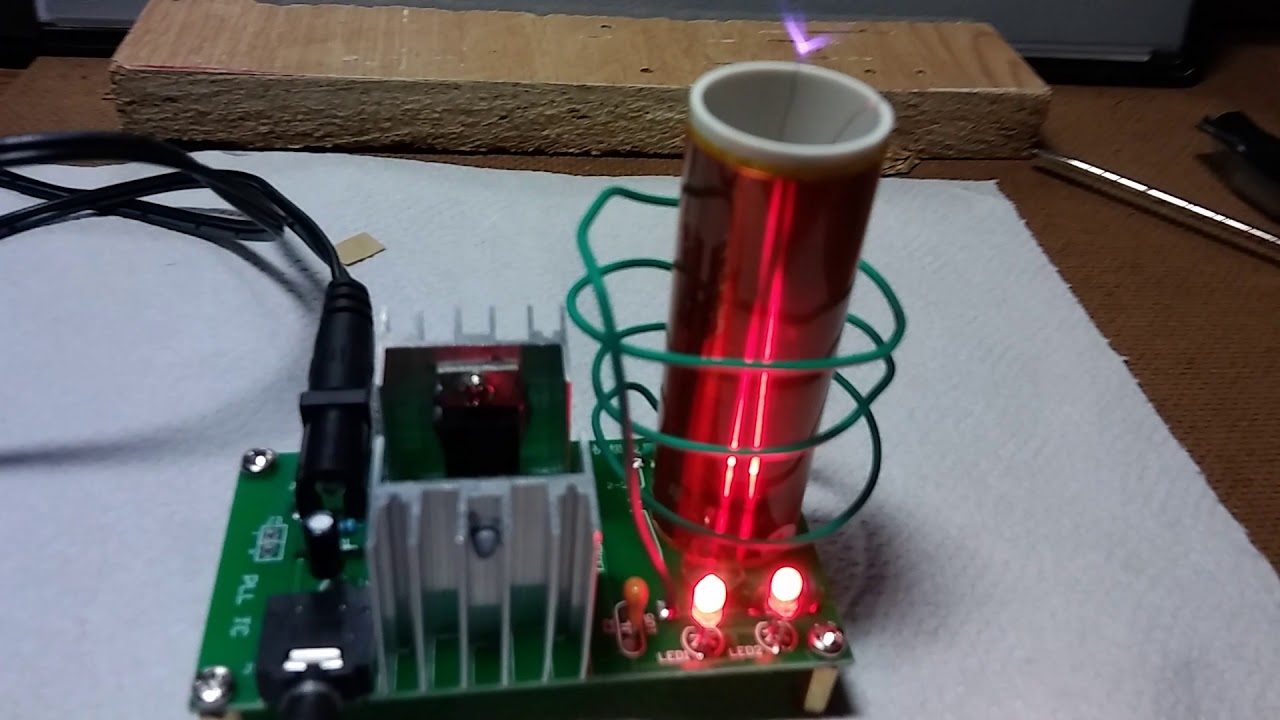 TESLA & THE CURE, FRIDAY I´M LOVE DESDE EL FONDO DE UNA BOBINA DE TESLA ...