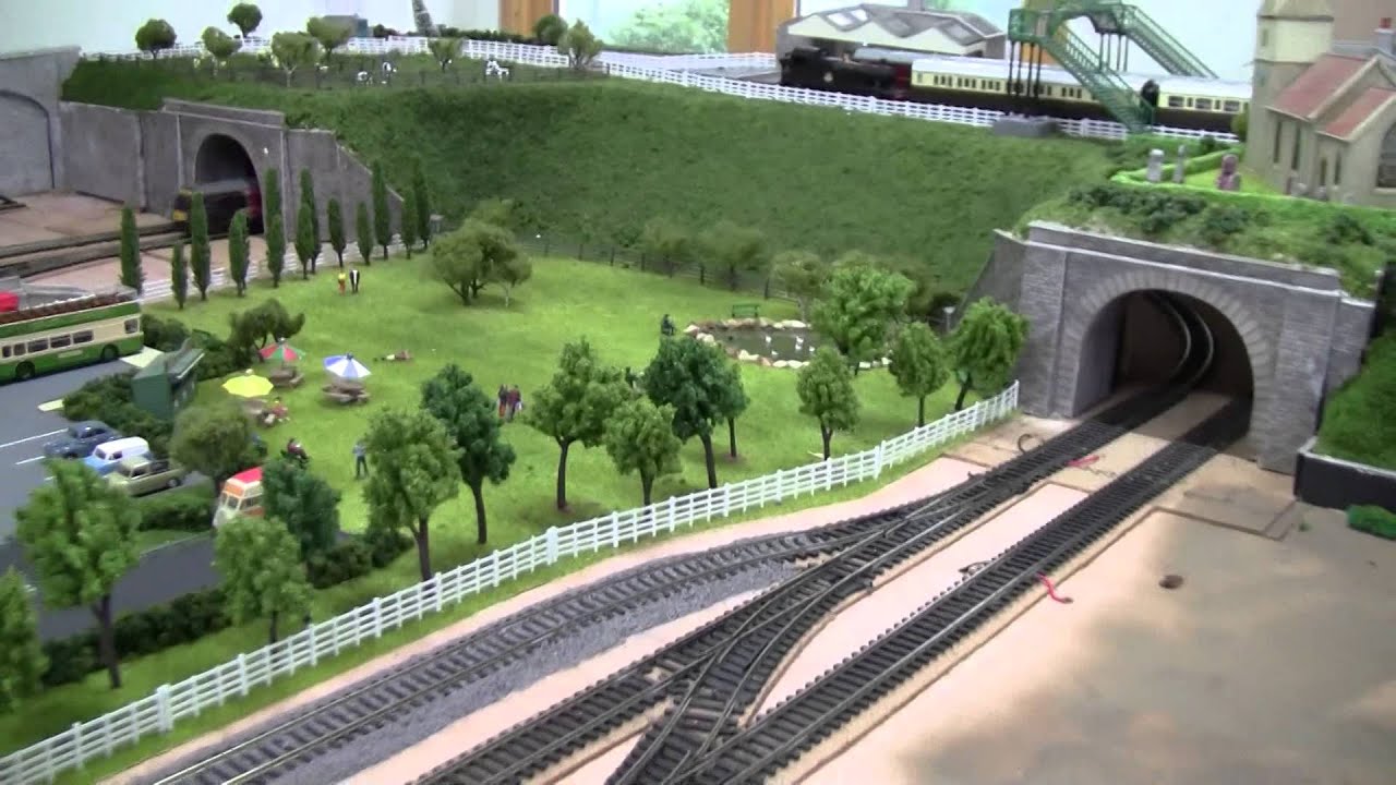 bachmann Class 170 and hornby Class 58. - YouTube
