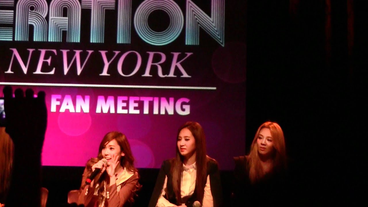 SNSD Girls Generation Runs NY Interview 2 [fan meet] [111024] - YouTube
