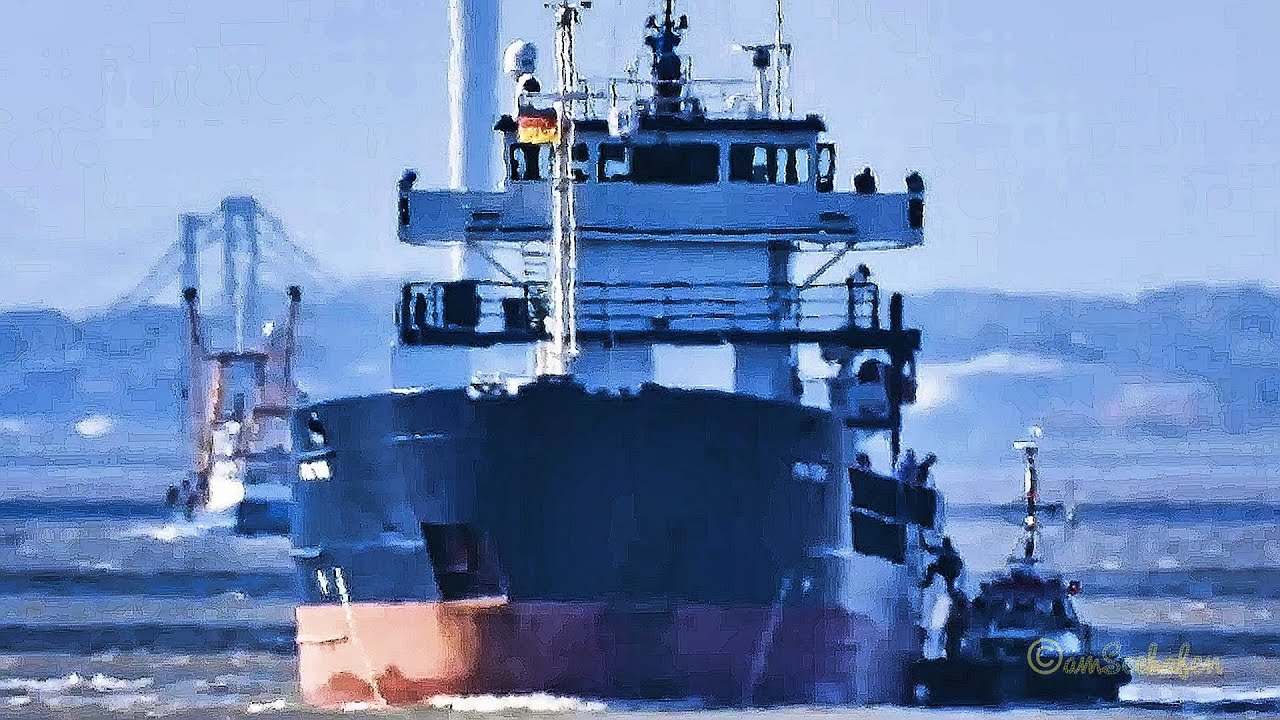 Lotse, KüMo FRI TIDE & Fähre OSTFRIESLAND coaster Emden pilot & RoRo ...