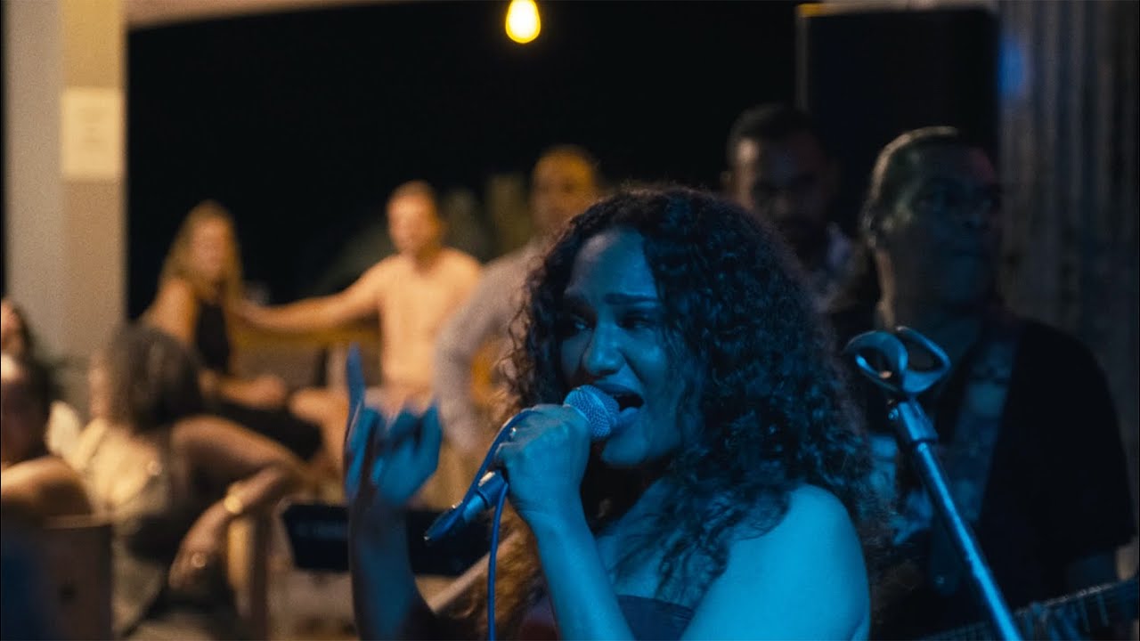 Laura Beg performs Live at ENSŌ Restaurant & Lounge Bar - YouTube