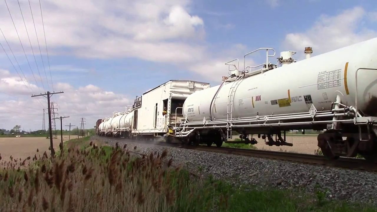 Chasing the CP Weed Spraying Train with D&H 7304 Windsor, ON-Jeannettes ...