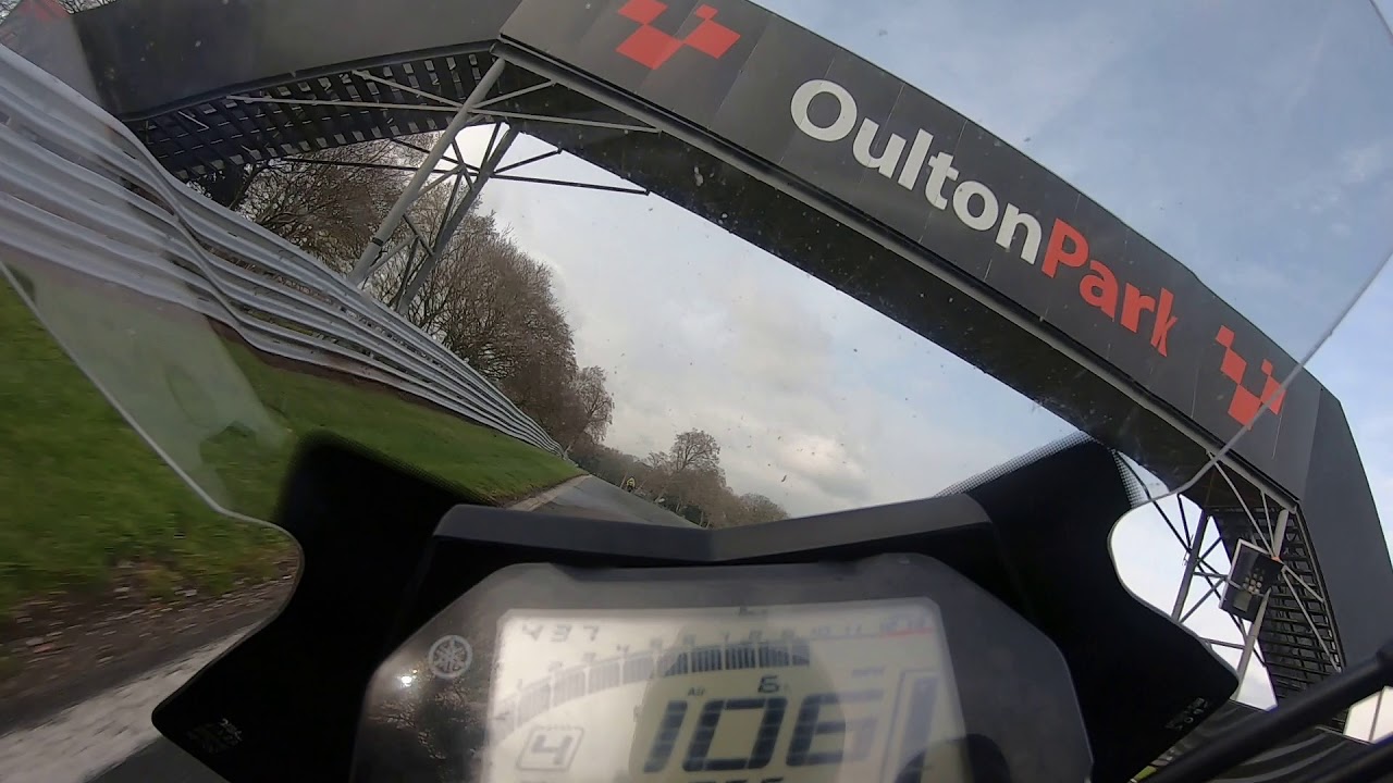 R1 vs MT10 wet Oulton park - YouTube