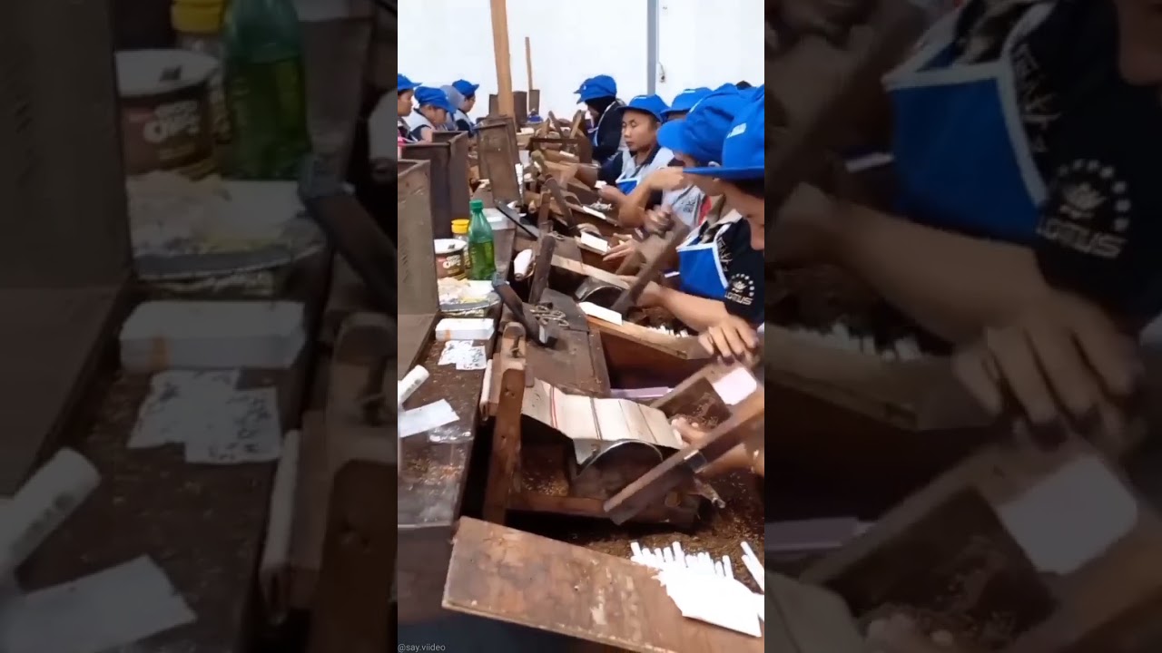 Cara membuat Rokok Kretek dengan alat tradisional - YouTube
