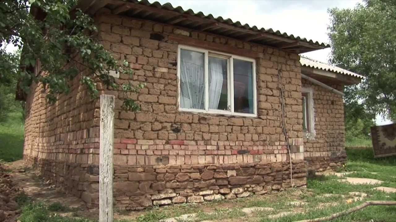 Constructia casei de la Nicula - YouTube