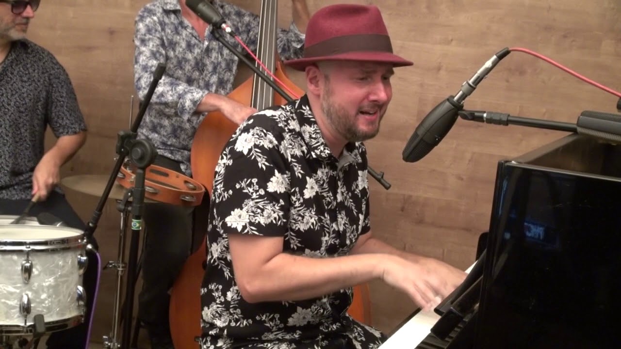 André Youssef Trio - Brown Eyed Girl - YouTube