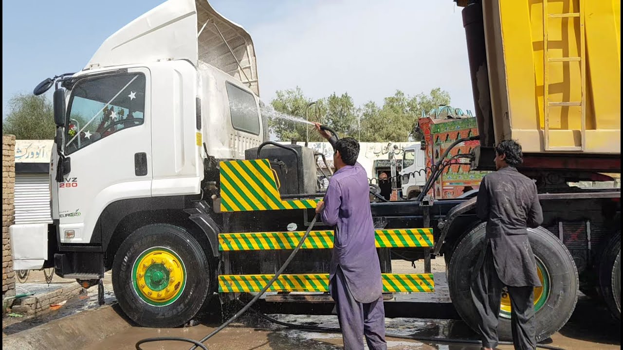 ISUZU FVZ 280 Tipper Truck Washing | Truck Wash in Pakistan - YouTube