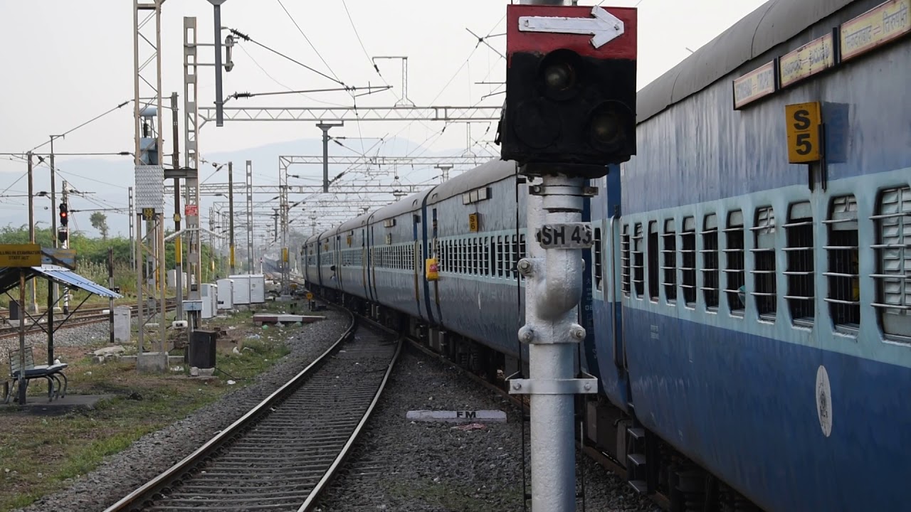 Padmavathi SF Express While Arriving at RENIGUNTA JUNCTION - YouTube