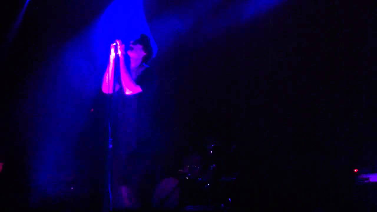 Trust - Candy Walls (LIVE) - YouTube