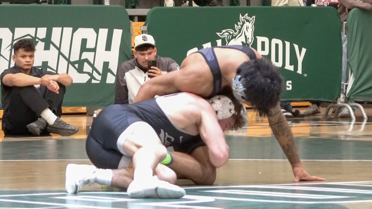 157, Gavin Hernandez, Cal Poly vs #12 Matt Bianchi, Little Rock - YouTube