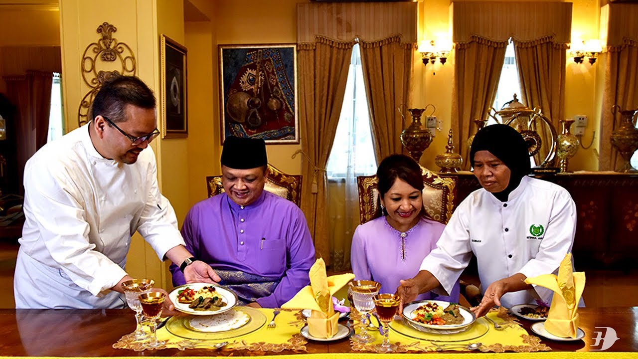 Malaysia Airlines' Special Eid Dish with DYTM Raja Muda Perlis - YouTube